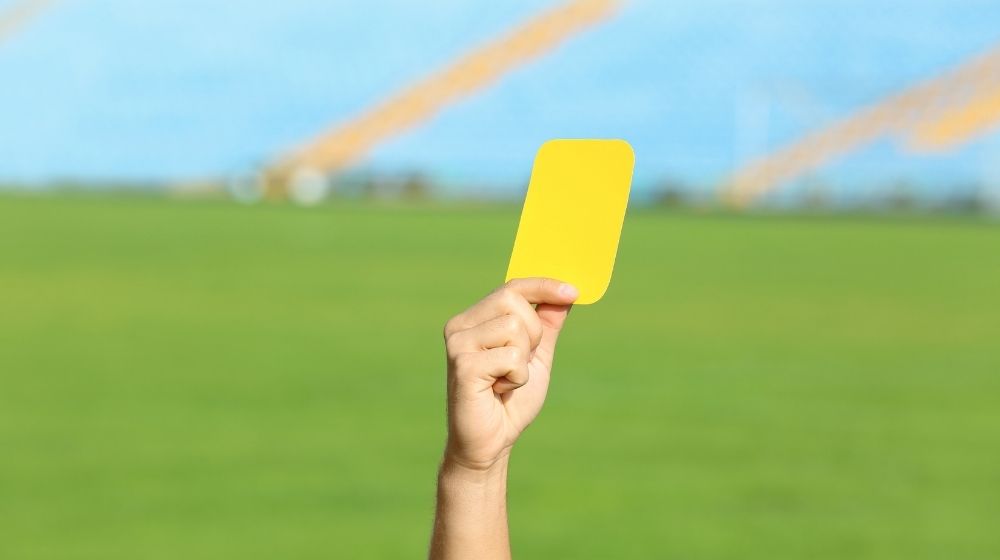 Waarom Nederland de inzet op rode en gele kaarten beperkt | Onetime.nl